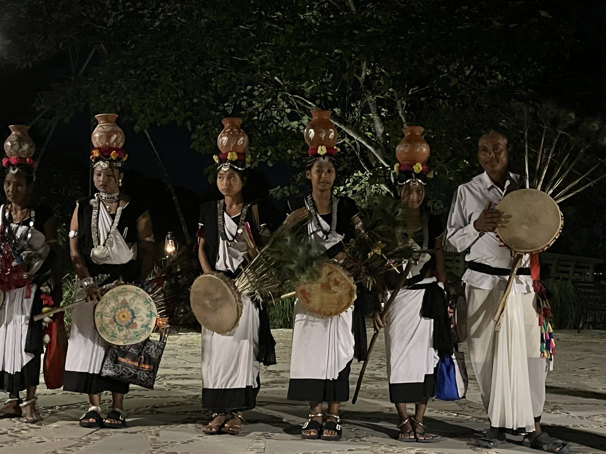 The Tharu and Kumal Ethnic Groups of the Terai – Colette's Grand Detour